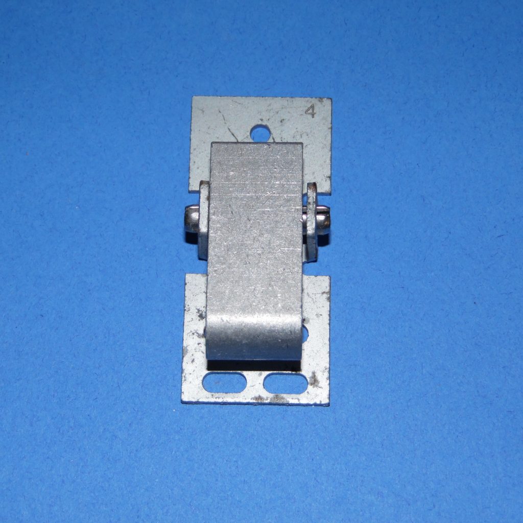 SIDE LOAD BRACKET 4 OVAL MOUNTING HOLES NO PINS 21B71A