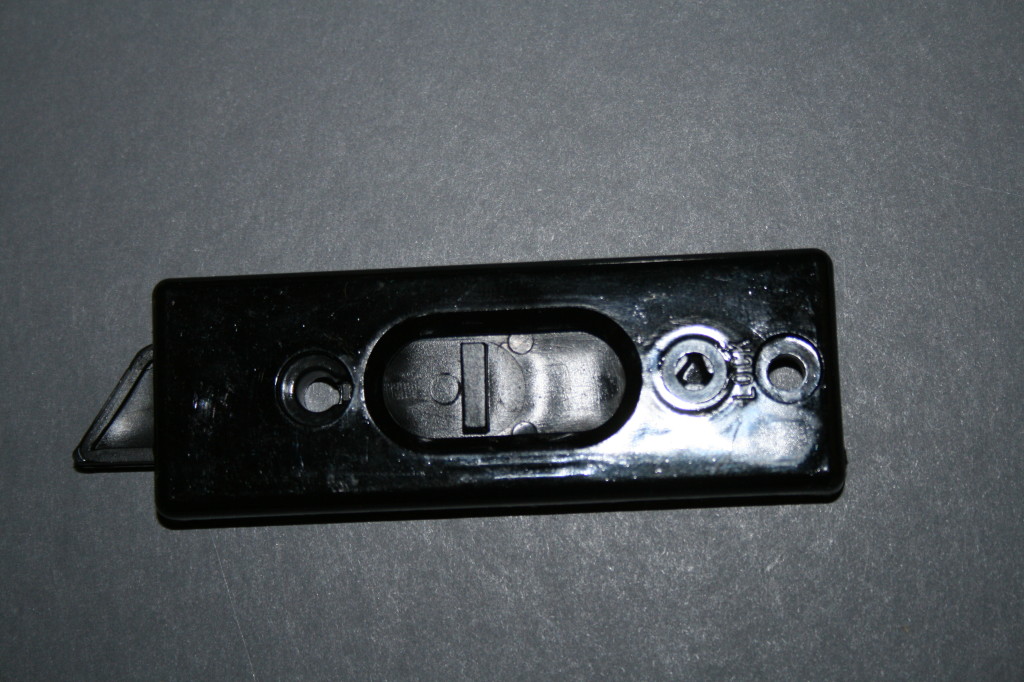 Champion Tilt Latch LH Black 51-62LH 3 3/8″ x 1 3/16″