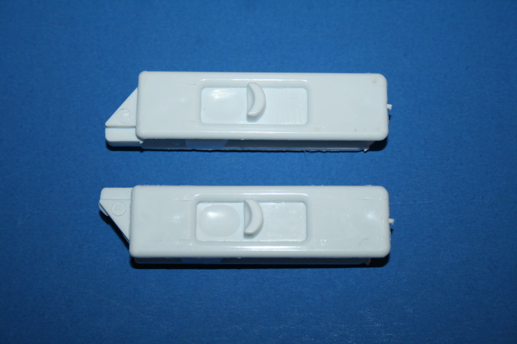 SilverLine Tilt Latch Set 85-963 Blue White 2 13/32″ x 11/16″ x 3/8″